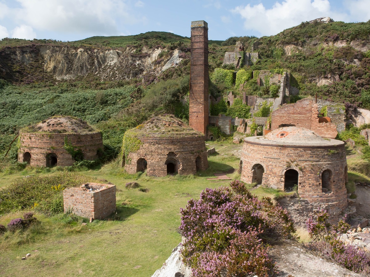 An Introduction to the Isle of Anglesey Coastal Path - Mickledore ...