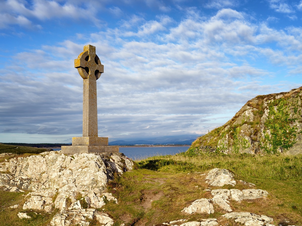 An Introduction to the Isle of Anglesey Coastal Path - Mickledore ...